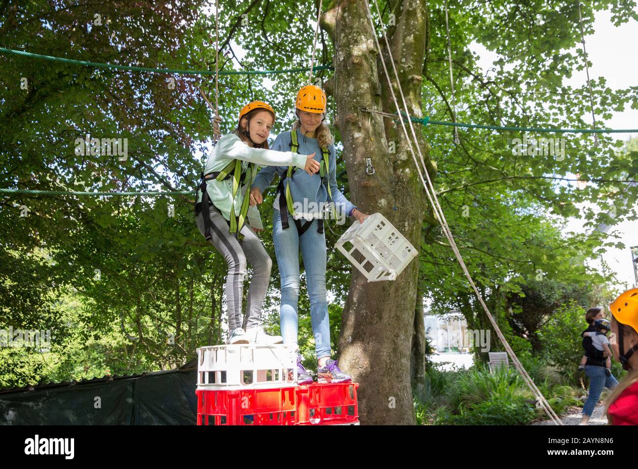 Teenagers on outdoor pursuit course Stock Photo - Alamy