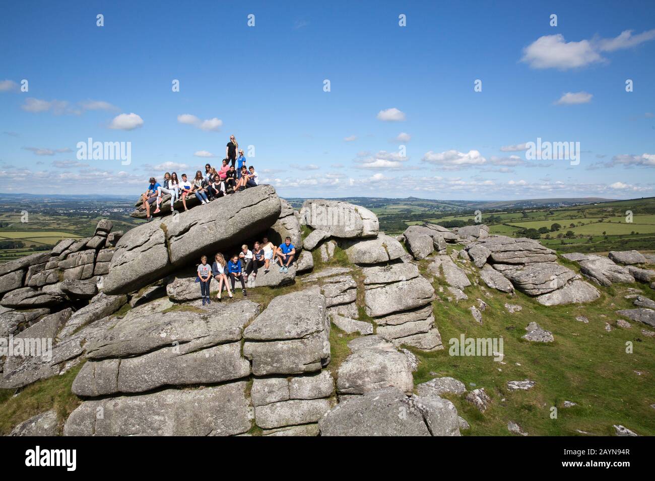 Teenagers on outdoor pursuit course Stock Photo - Alamy