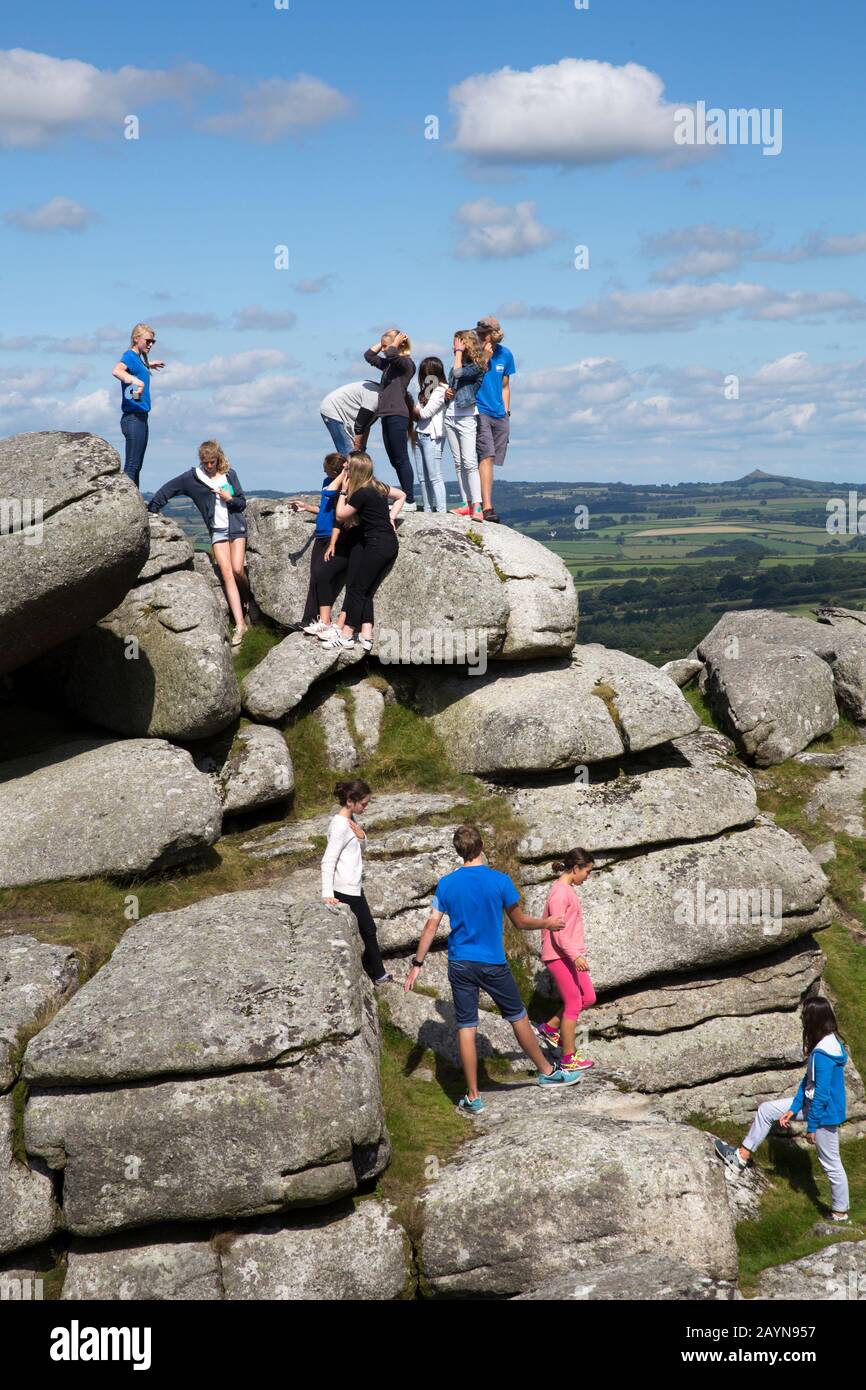 Teenagers on outdoor pursuit course Stock Photo - Alamy