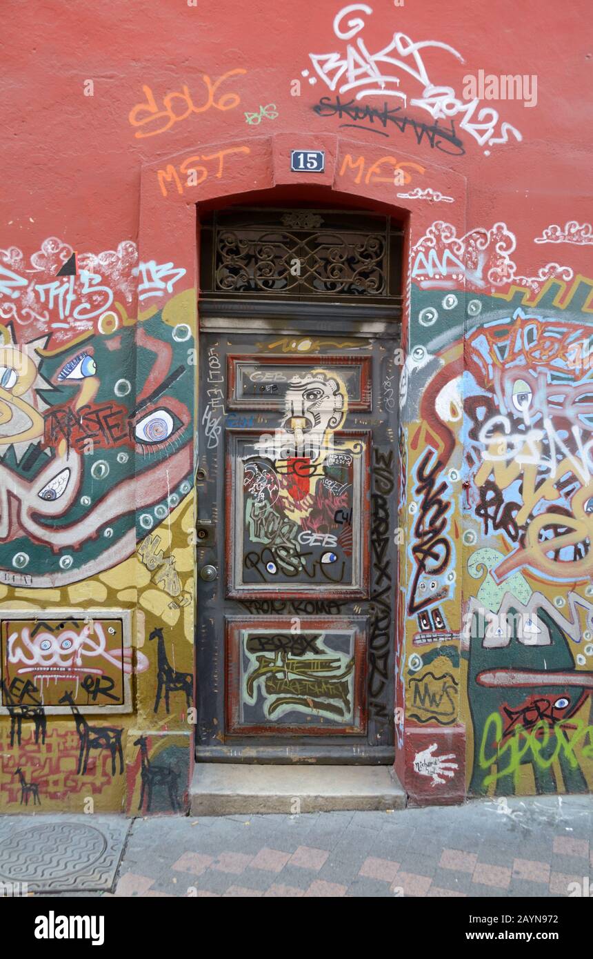 Door front hi-res stock photography and images - Alamy
