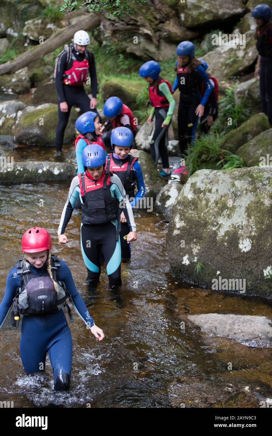 Teenagers on outdoor pursuit course Stock Photo - Alamy
