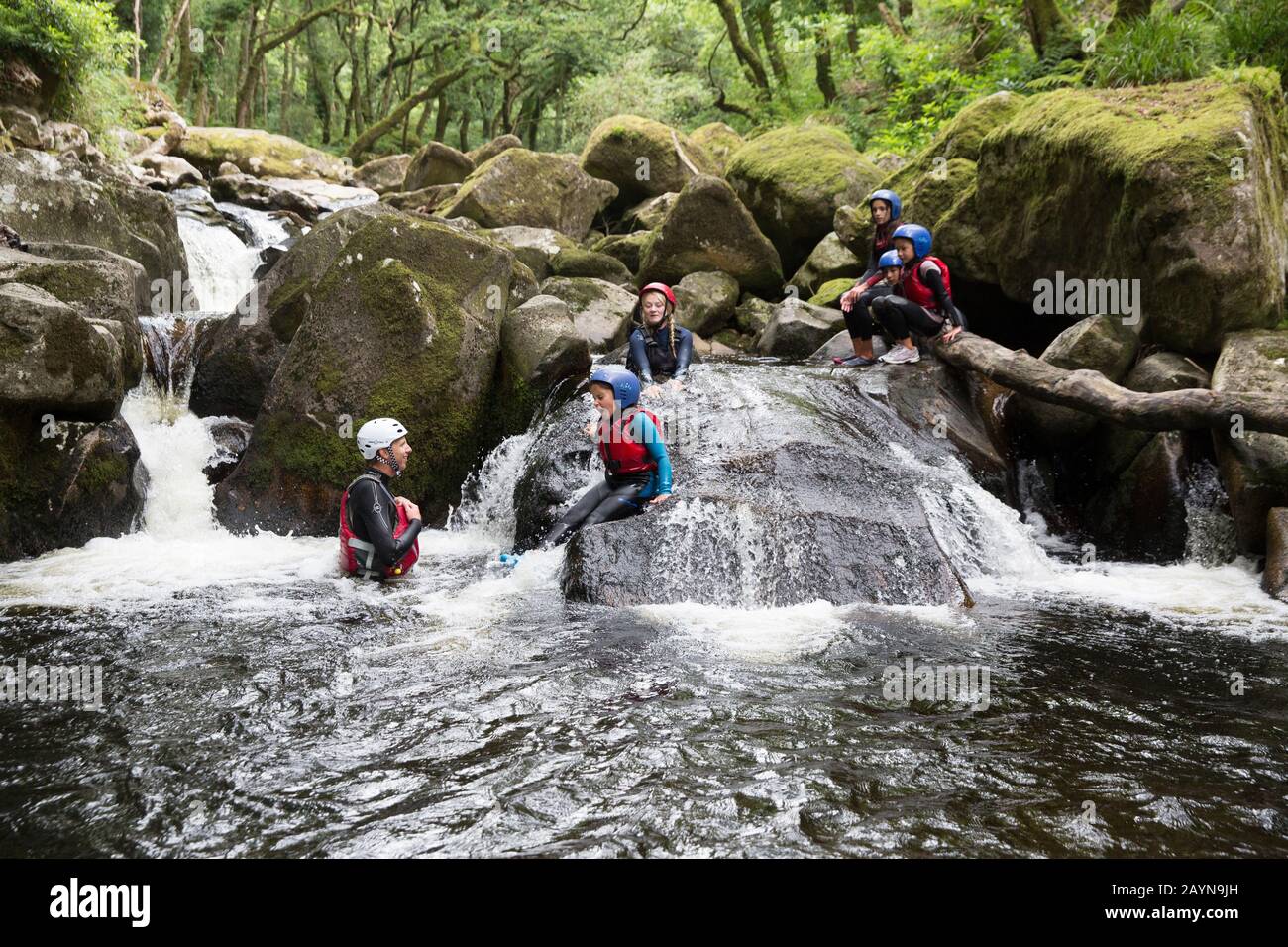 Teenagers on outdoor pursuit course Stock Photo - Alamy