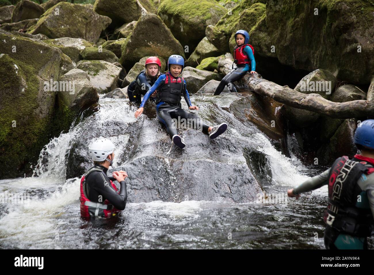 Teenagers on outdoor pursuit course Stock Photo - Alamy