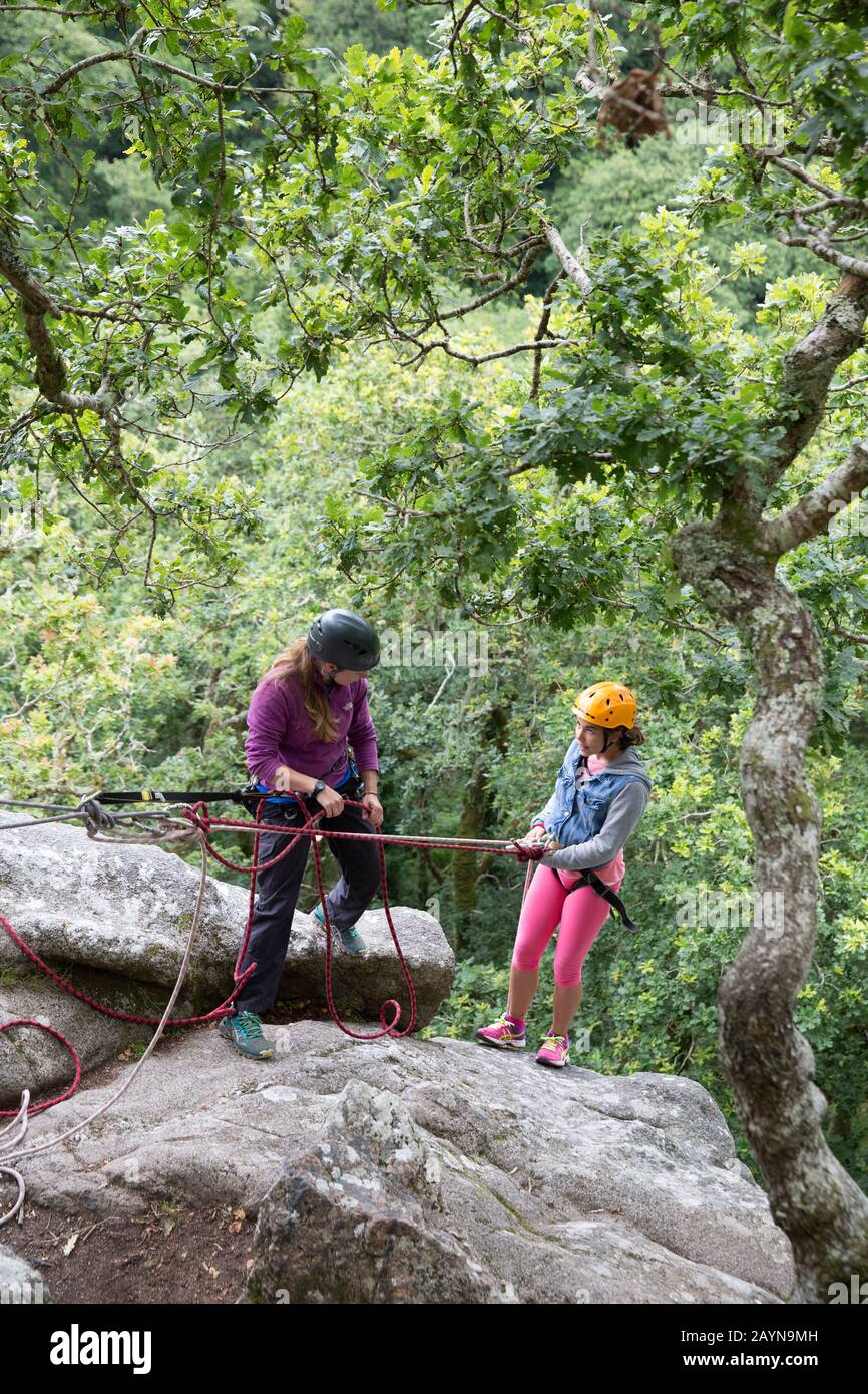 Teenagers on outdoor pursuit course Stock Photo - Alamy