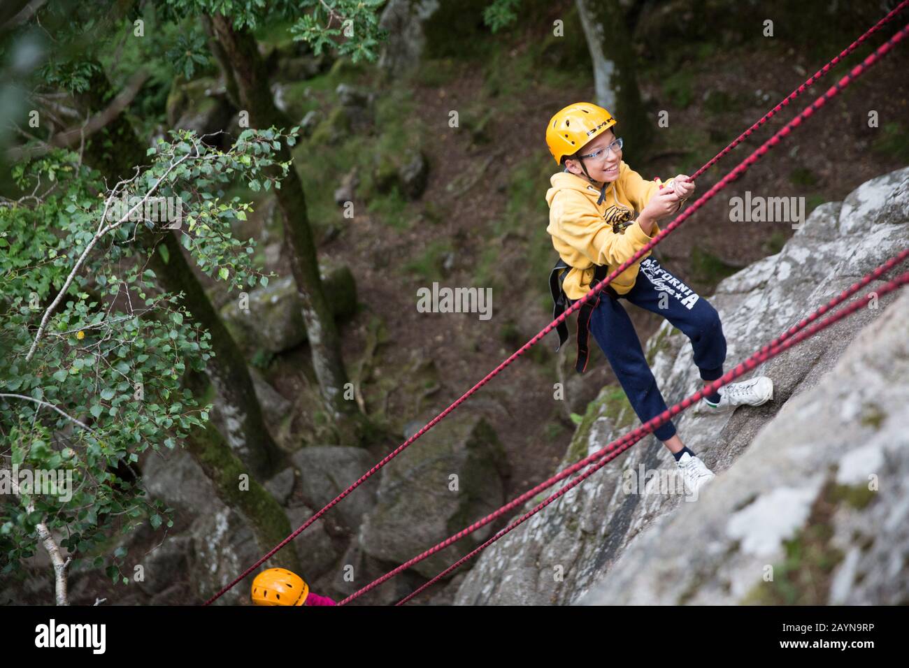Teenagers on outdoor pursuit course Stock Photo - Alamy