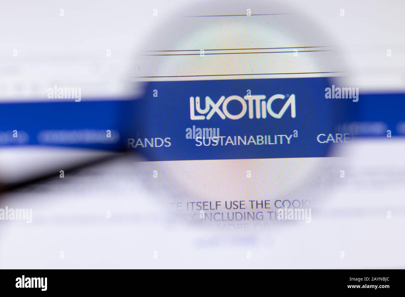 Luxottica logo hi-res stock photography and images - Alamy