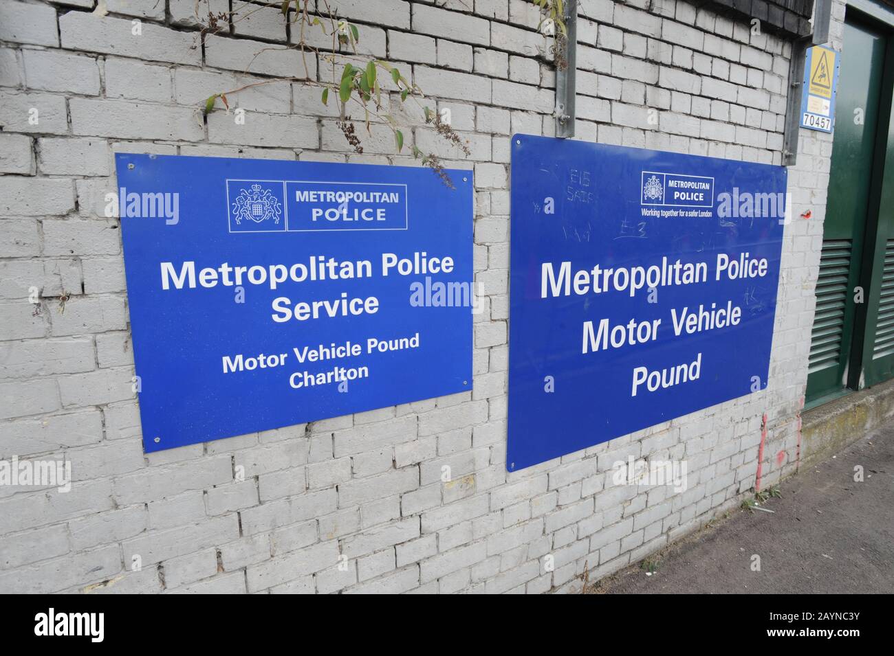 Metropolitan police vehicle pound, Charlton, London Stock Photo - Alamy