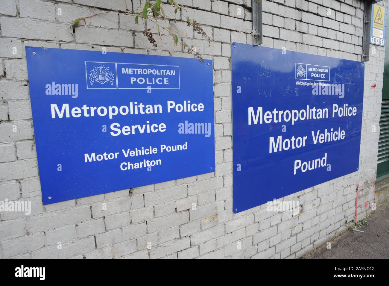 Metropolitan police vehicle pound, Charlton, London Stock Photo - Alamy