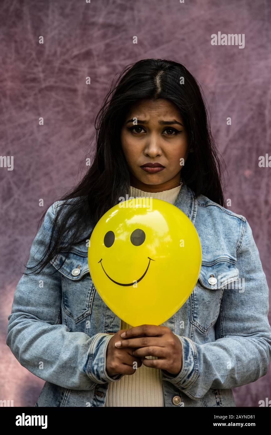 Balloon girl hi-res stock photography and images - Alamy
