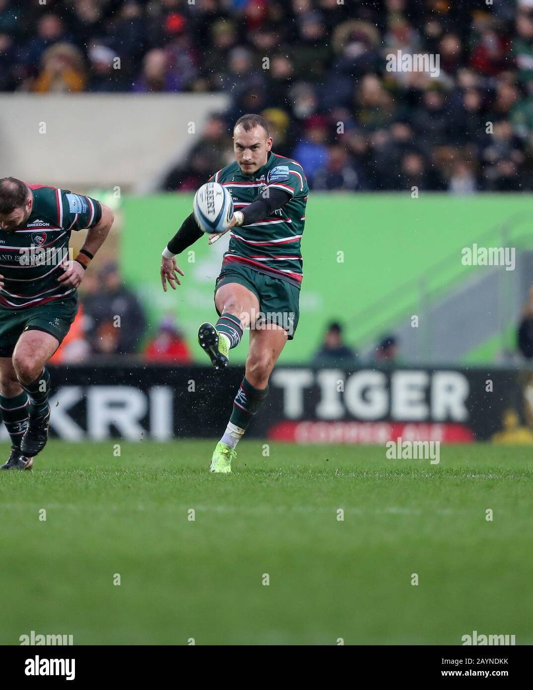 Sport rugby union action kicking stadium hi-res stock photography and ...