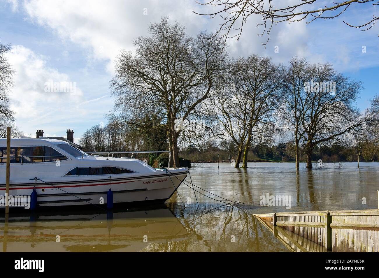 Flooding, Datchet Berkshire, UK. 10th February, 2014. The River Thames ...