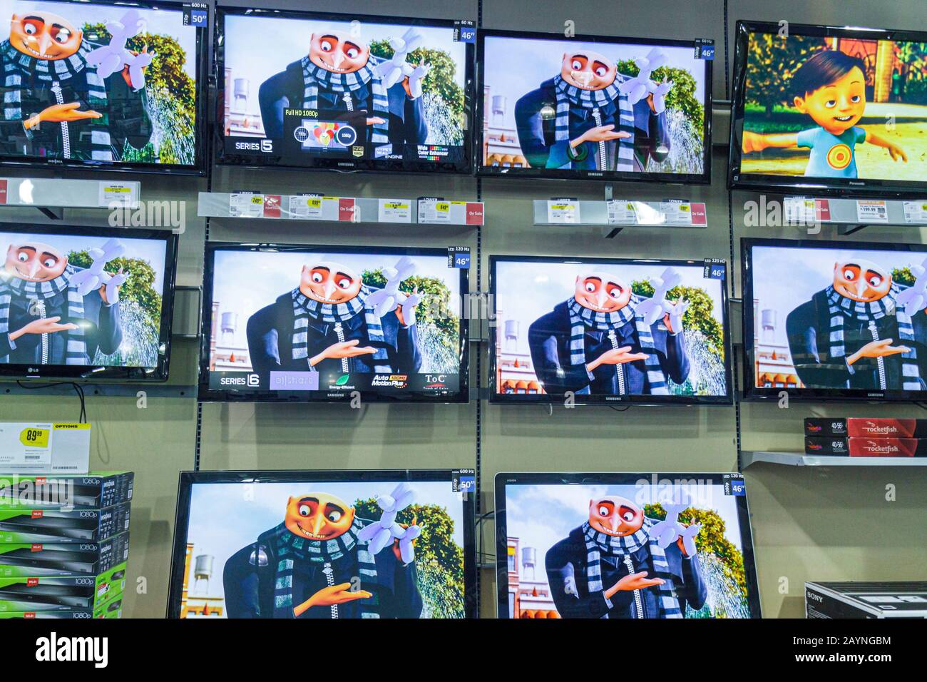Tv screens store display hi-res stock photography and images - Alamy
