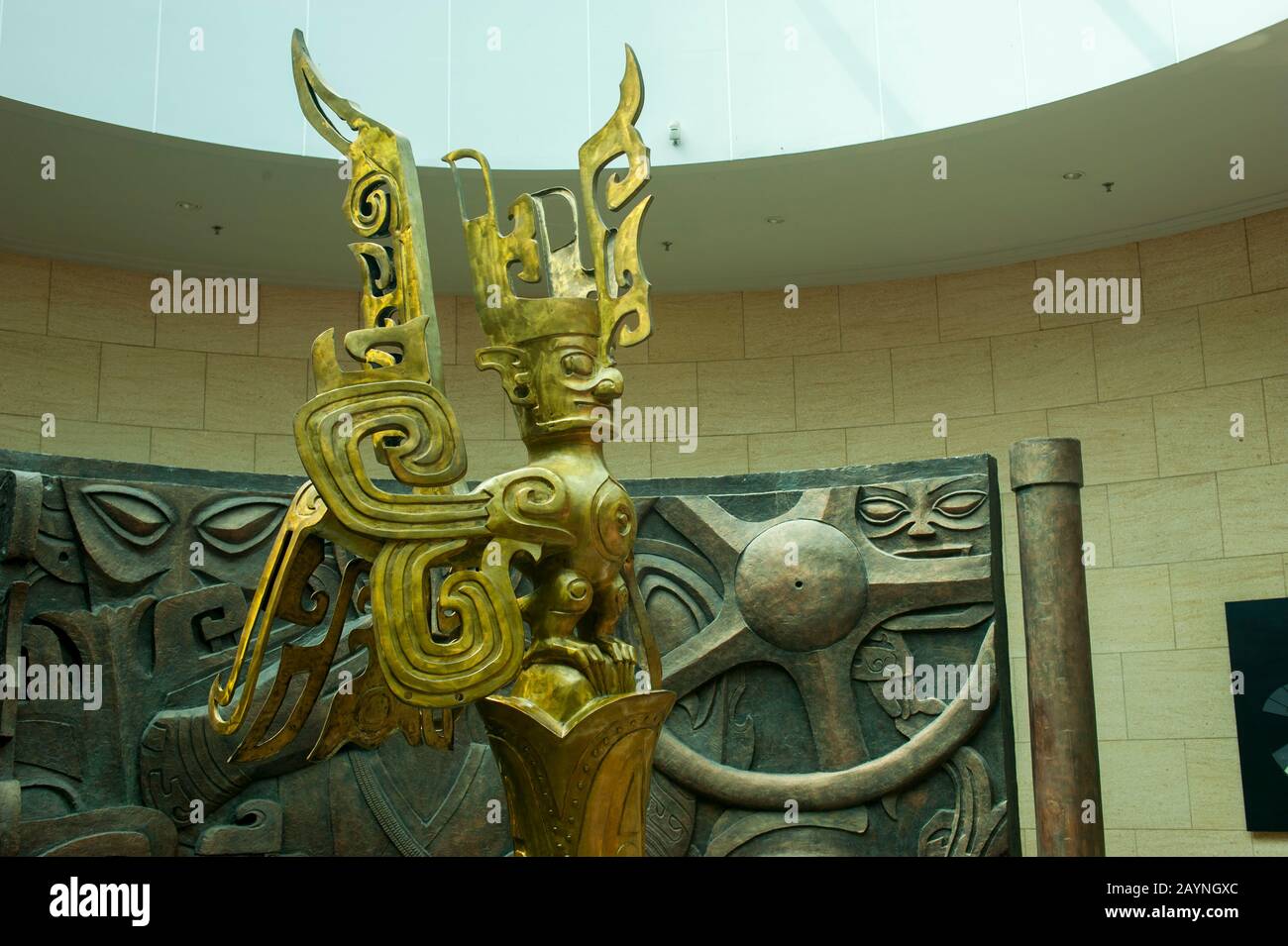 Sanxingdui statue hi-res stock photography and images - Alamy