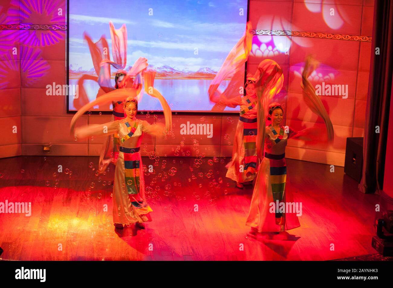 An acrobatic crew show on the cruise ship MS Yangzi Explorer on the ...