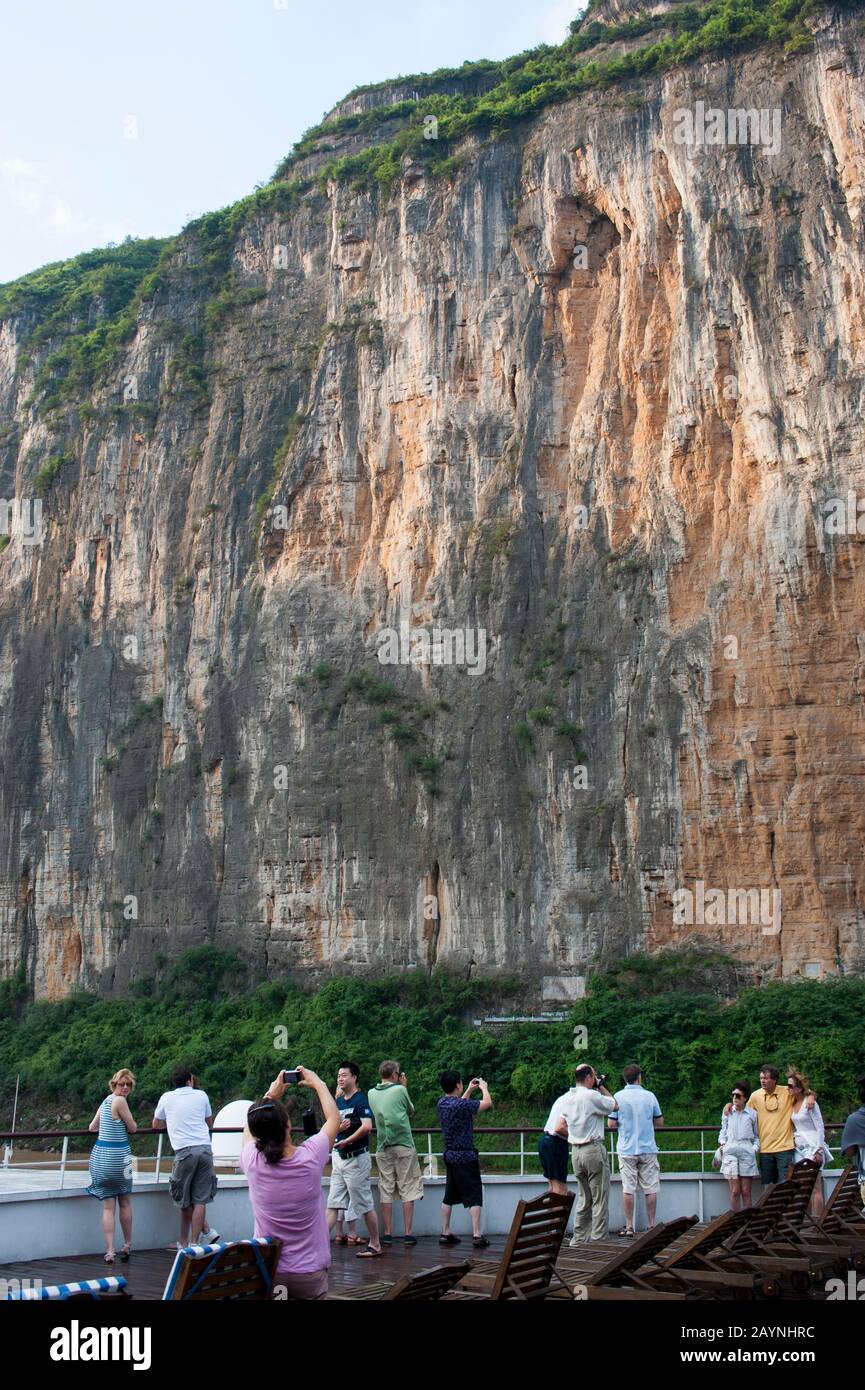 Passengers on deck of the cruise ship MS Yangzi Explorer in the Qutang ...