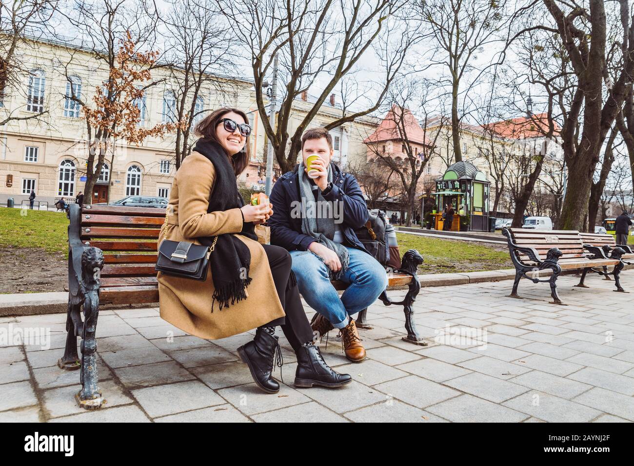 Woman eating burger bench hi-res stock photography and images - Alamy