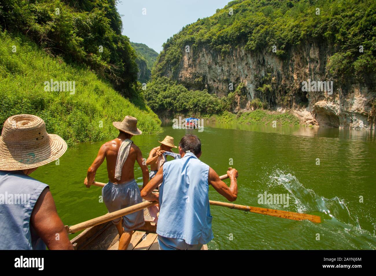 Chinese rowing boat hi-res stock photography and images - Alamy