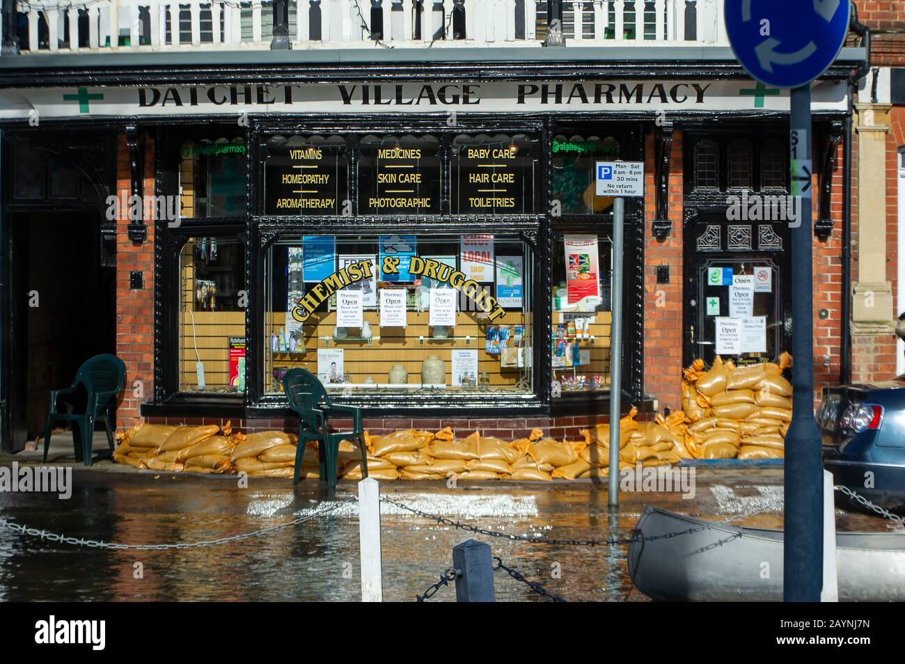 Flooding, Datchet Berkshire, UK. 10th February, 2014. The River Thames ...