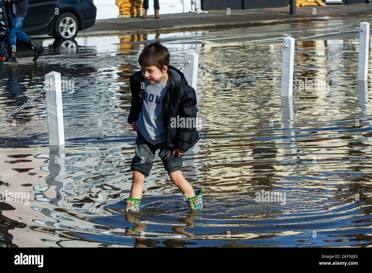 Flooding, Datchet Berkshire, UK. 10th February, 2014. The River Thames ...