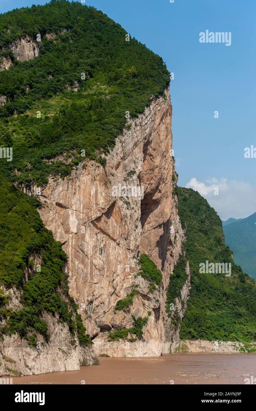 The Yangtze River at the Xiling Gorge (Three Gorges) in China Stock ...