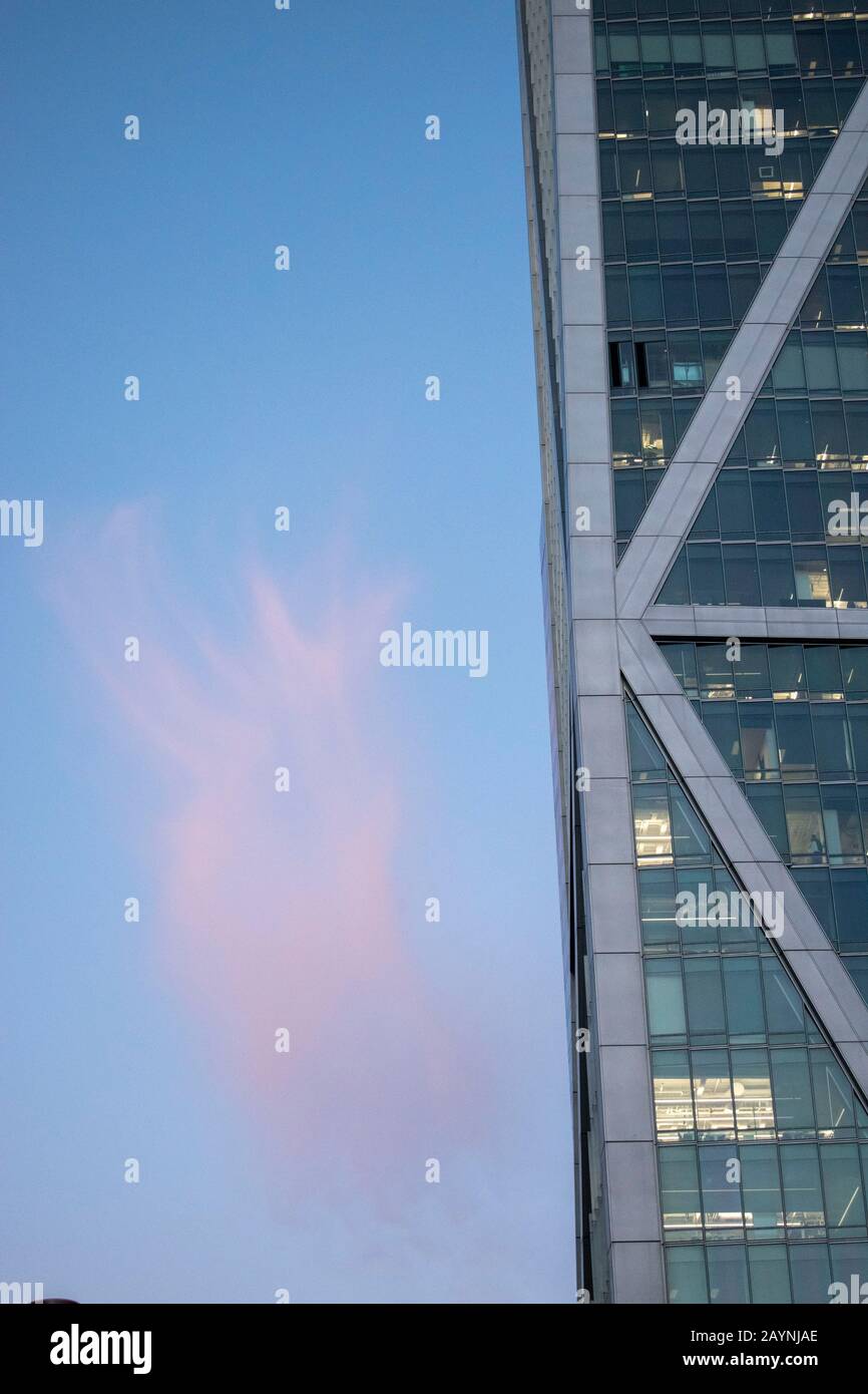 Salesforce Park in San Francisco, CA, is an above-ground park that ...