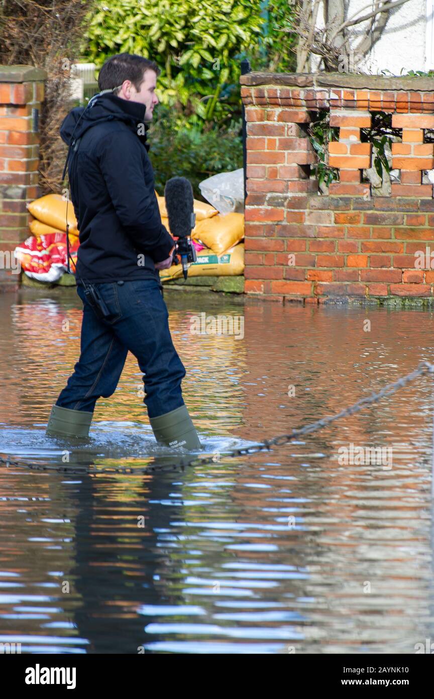 Flooding, Datchet Berkshire, UK. 10th February, 2014. The River Thames ...