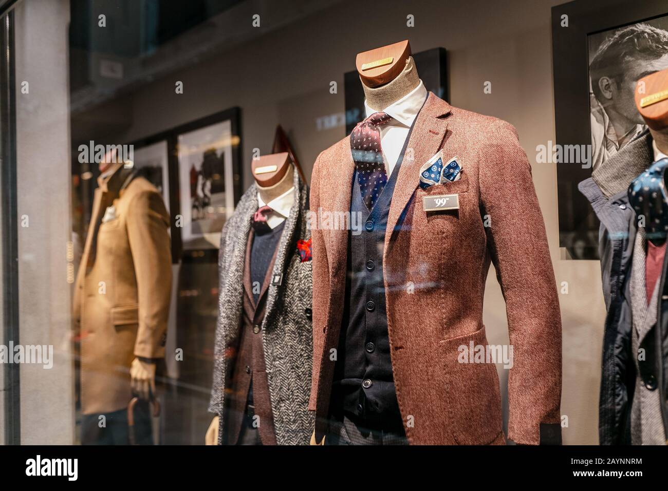 Mens suits coat hi-res stock photography and images - Alamy