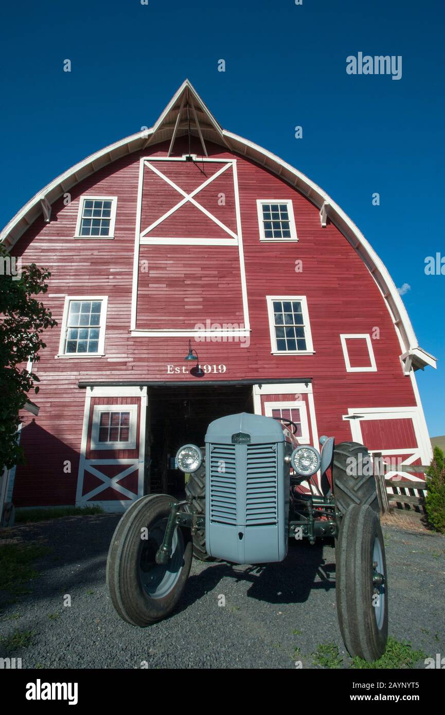 Washington state usa tractor in hi-res stock photography and images - Alamy
