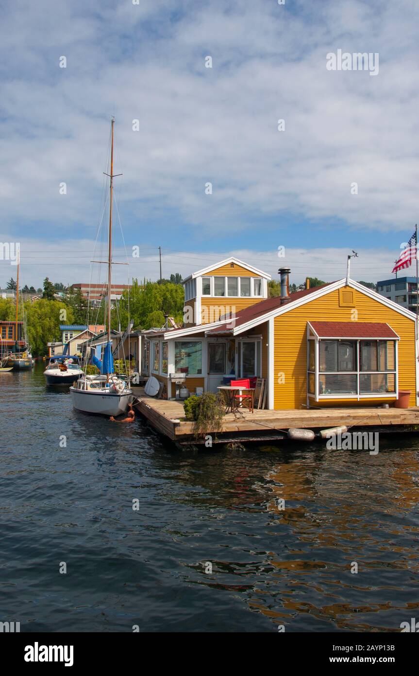 Floating home seattle hi-res stock photography and images - Alamy