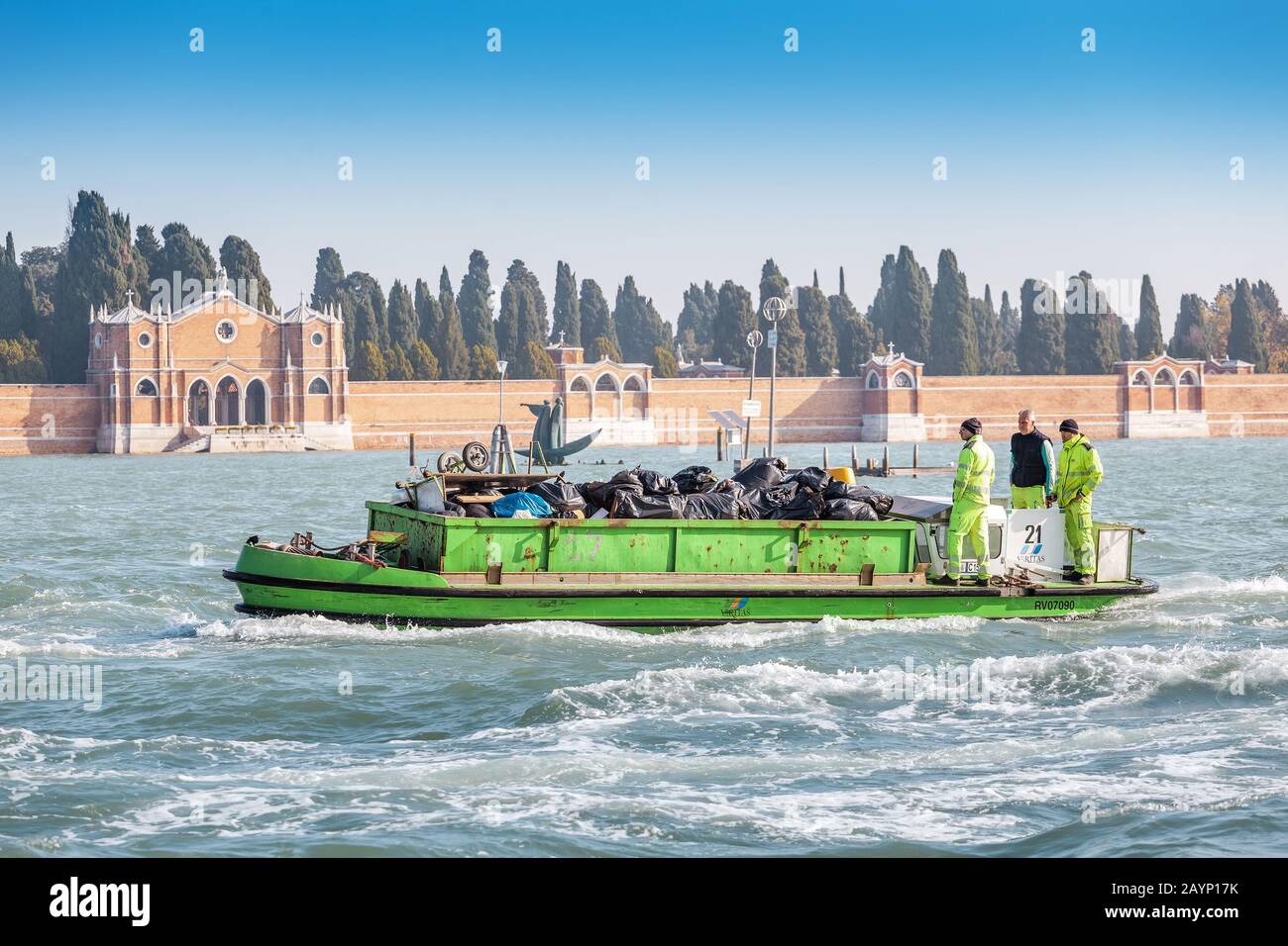 23 OCTOBER 2018, VENICE, ITALY: The boat with garbage on the venetian ...