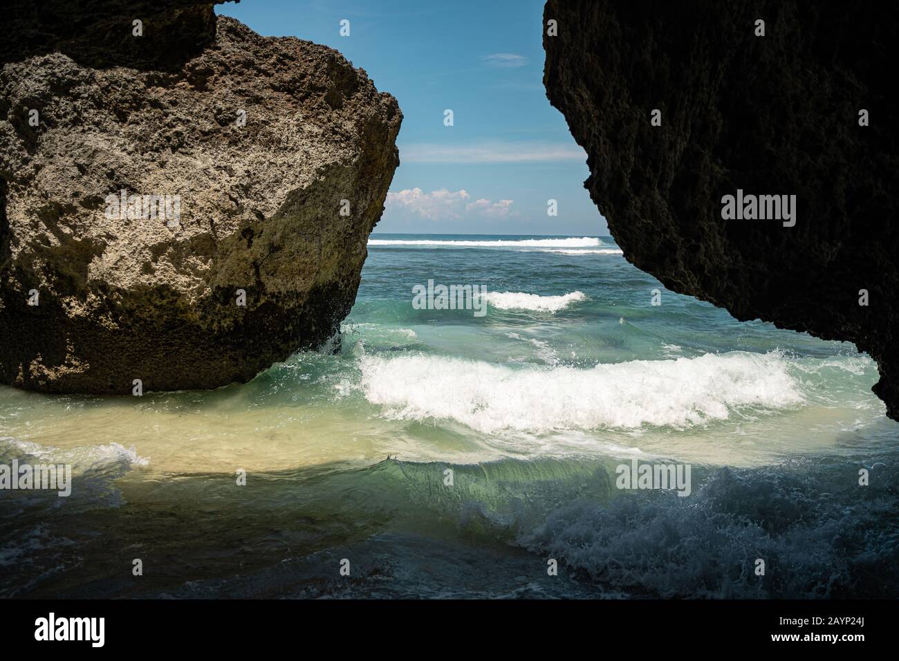 Big sea waves crushing into large rocks Stock Photo - Alamy