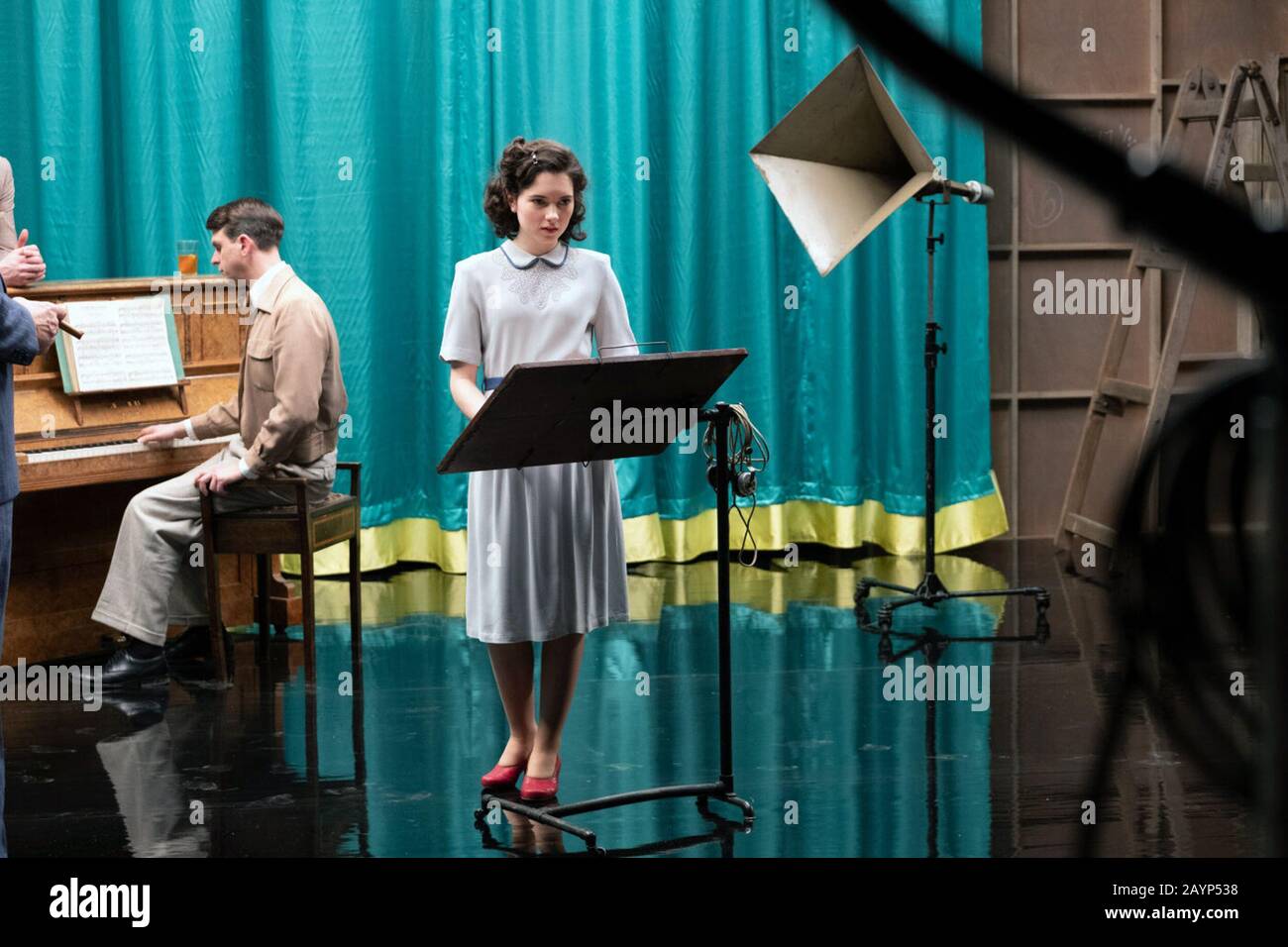 American actress singer judy garland hi-res stock photography and ...