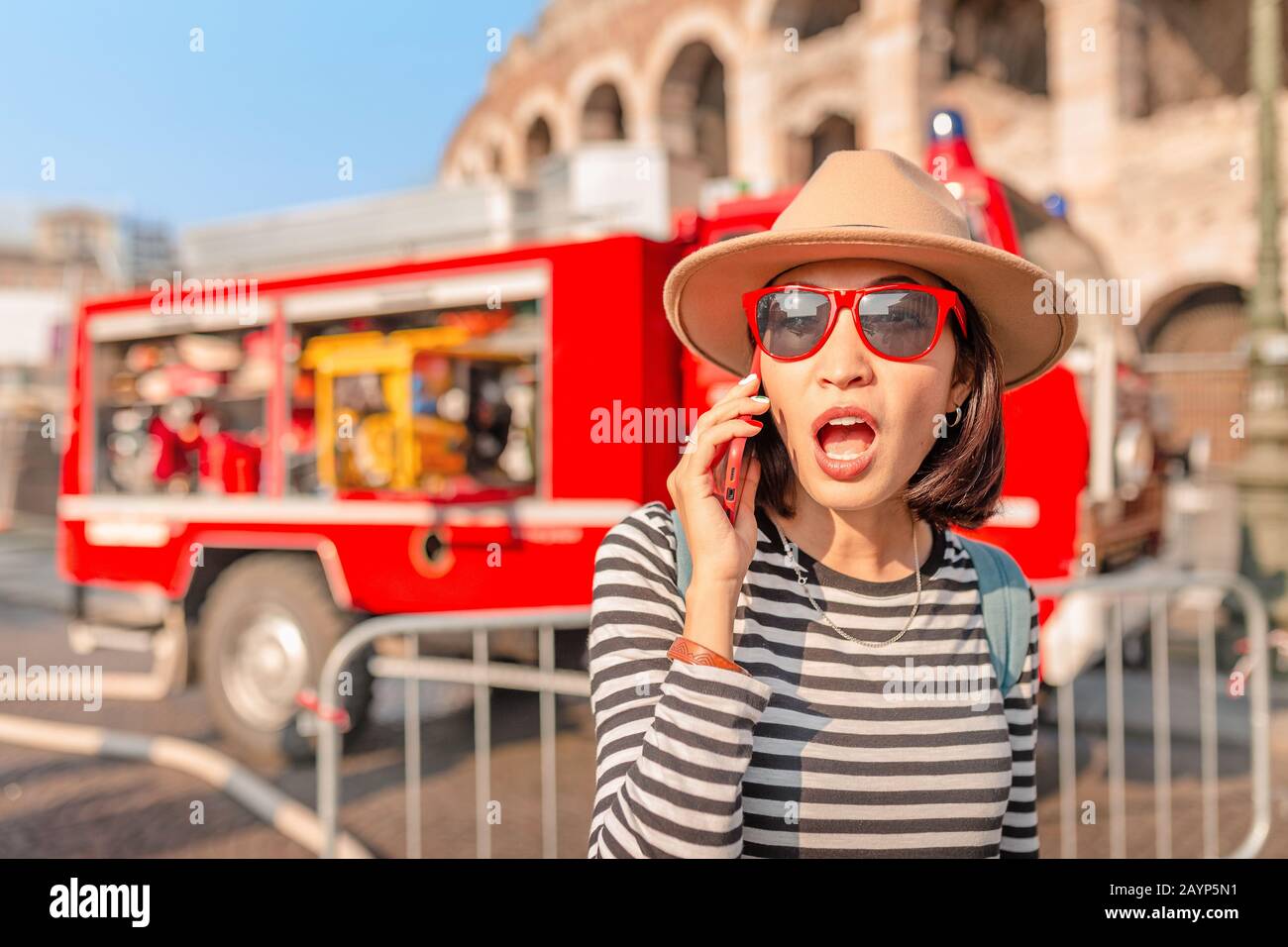 911 call center hi-res stock photography and images - Alamy