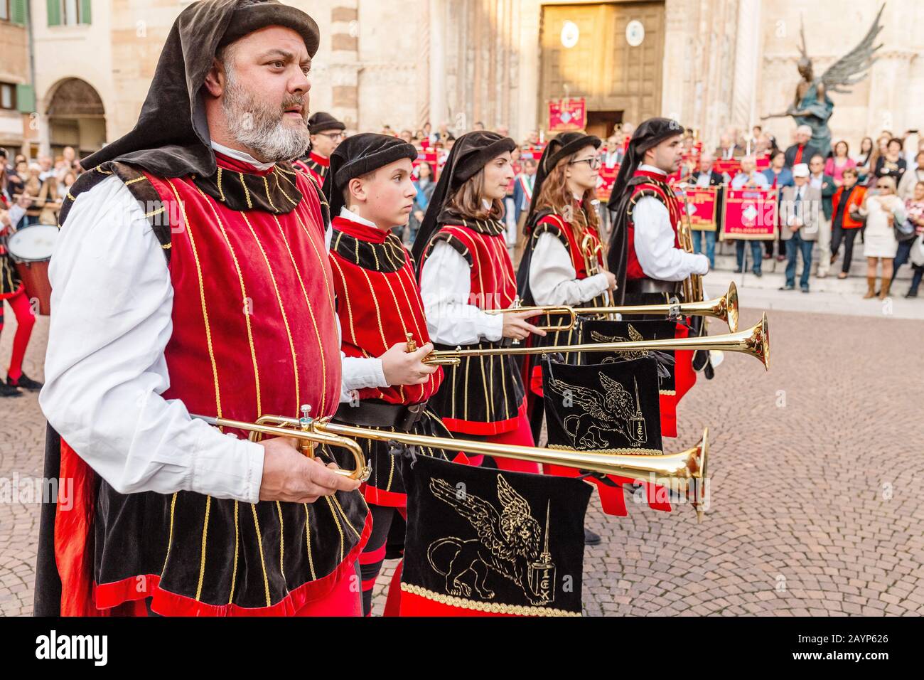 Medieval trumpets hi-res stock photography and images - Alamy