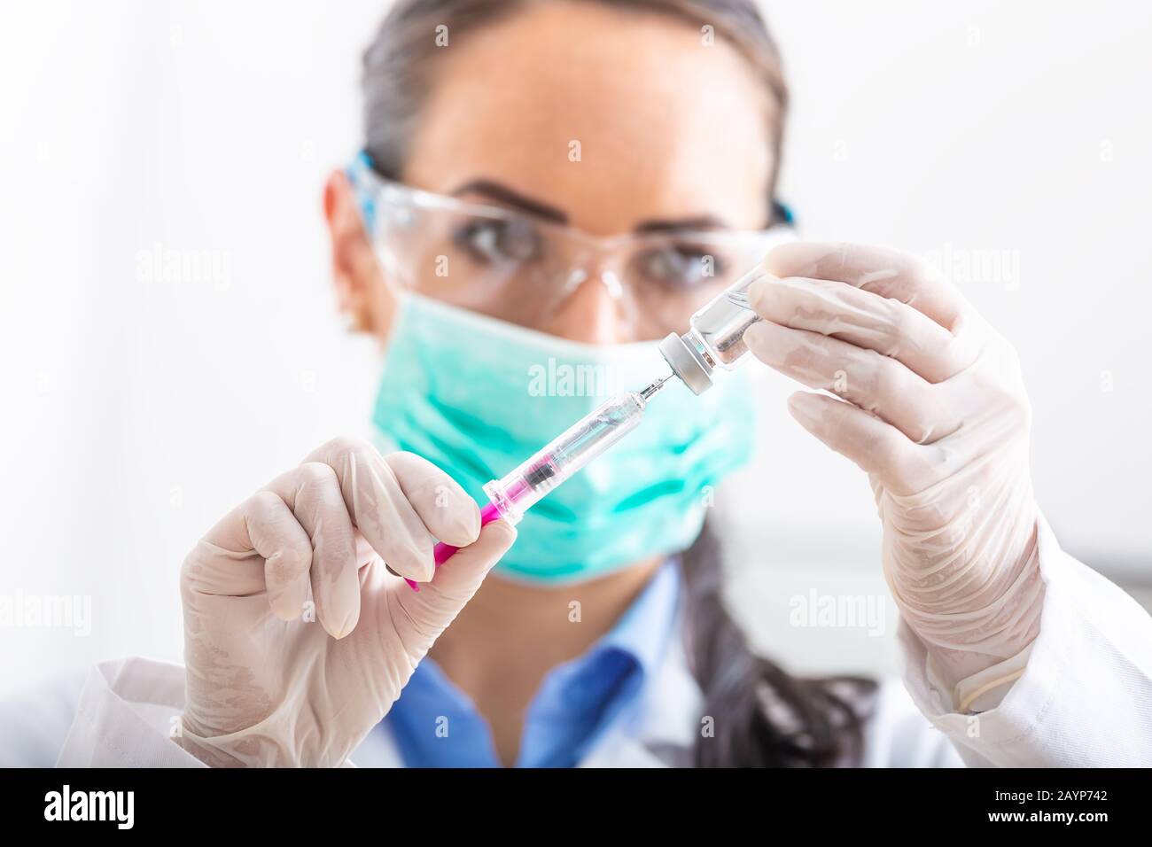 Medical scientist ampoule hi-res stock photography and images - Alamy