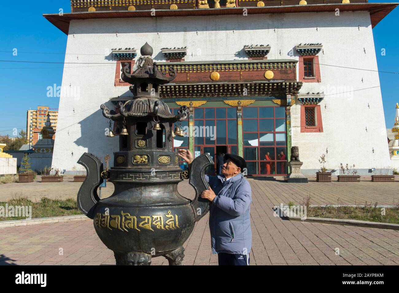 Incense burner in front of temple hi-res stock photography and images ...