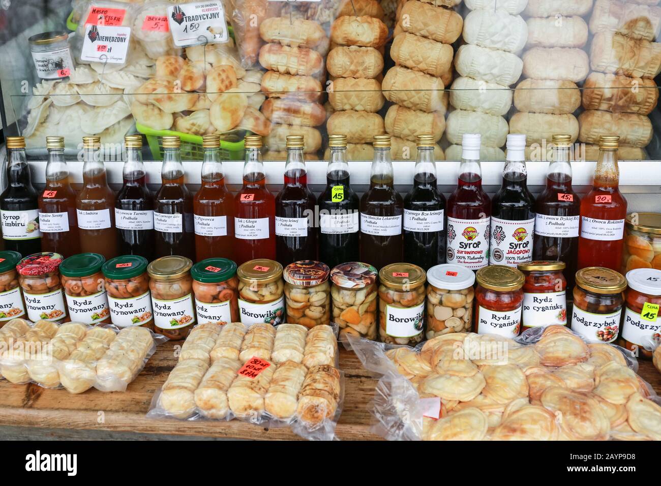 Poland zakopane cheese market hi-res stock photography and images - Alamy