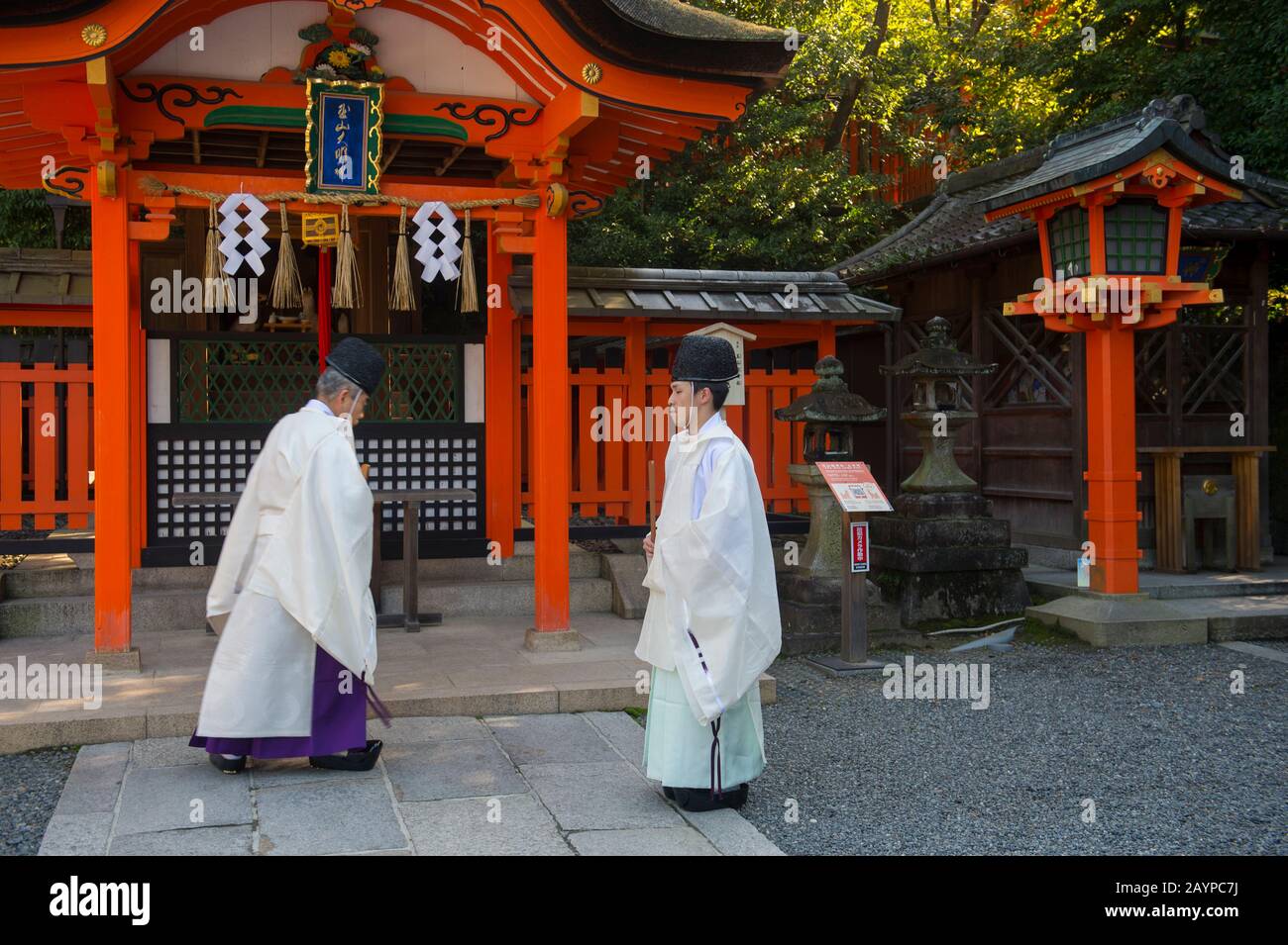 Buddhist and shinto monks hi-res stock photography and images - Alamy