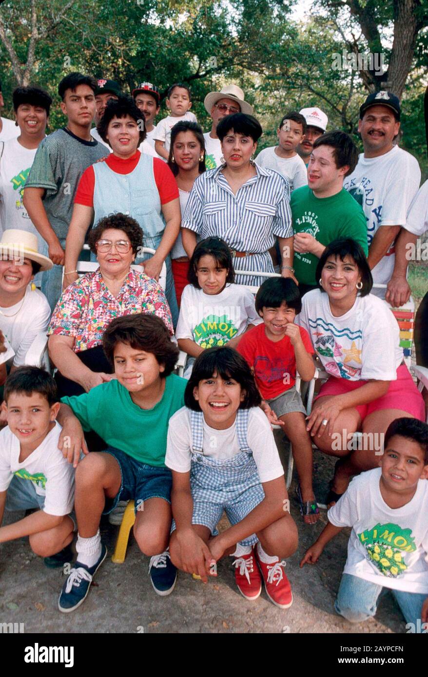 Austin, Texas: Limon family gathers for annual reunion portrait. ©Bob ...