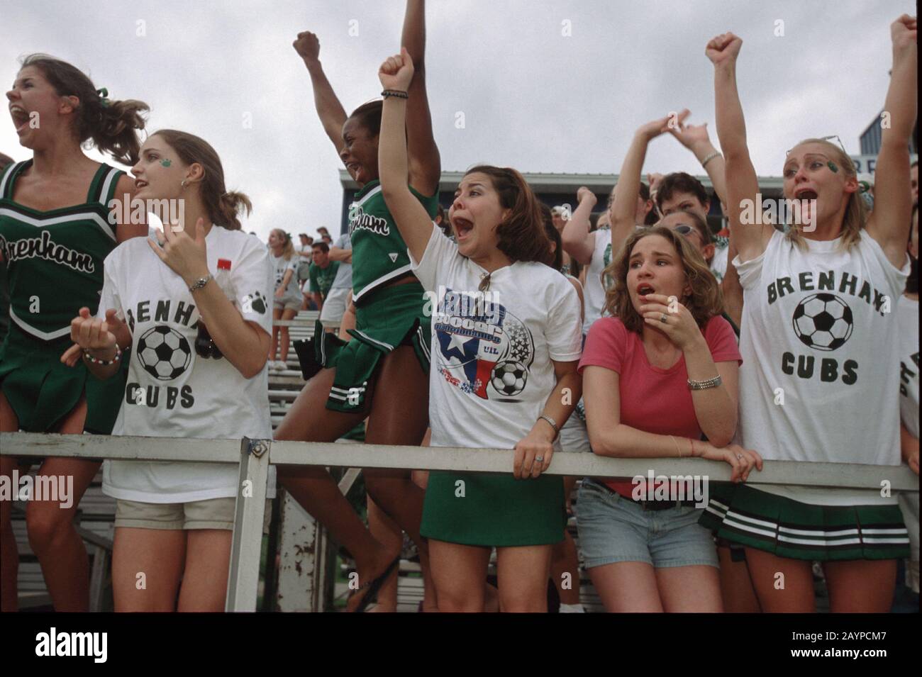 Teenage fans hi-res stock photography and images - Alamy