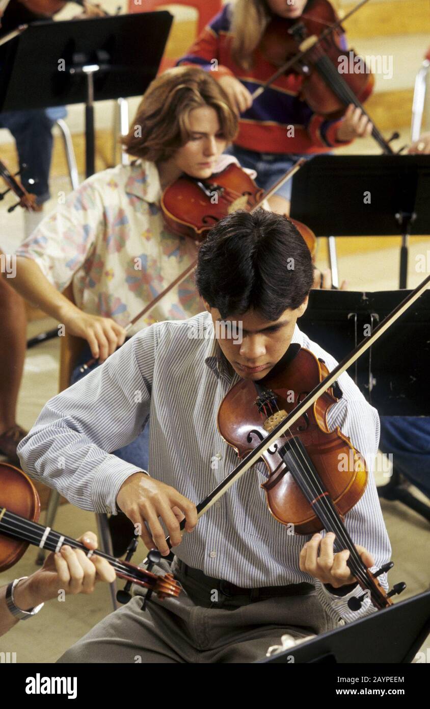 String section of the orchestra hi-res stock photography and images - Alamy