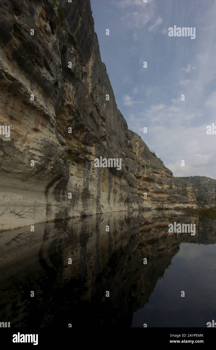 West texas limestone rock cliff hi-res stock photography and images - Alamy