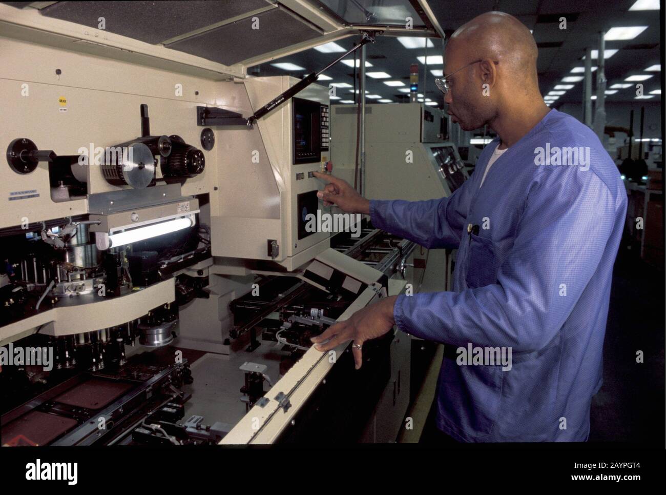 Lockhart, Texas: Male inmate makes circuit boards for Wackenhut ...