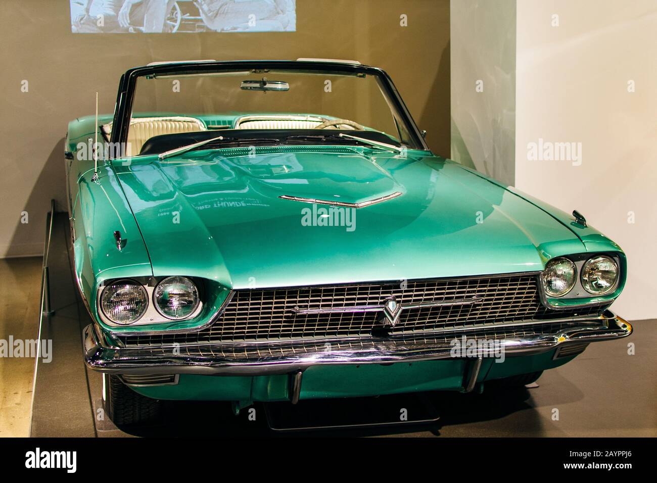 Antique car museum time machine hi-res stock photography and images - Alamy