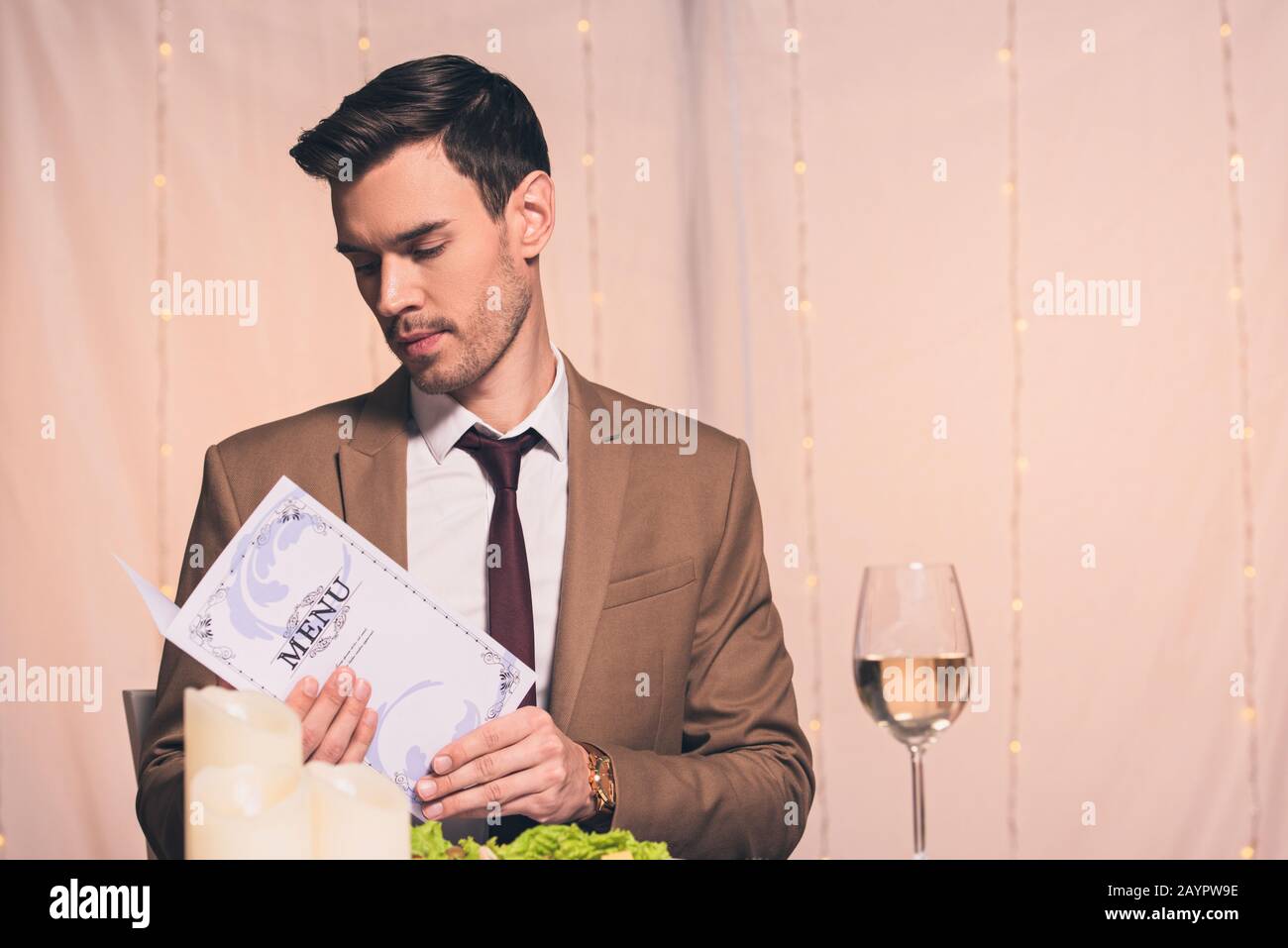 Man reading menu hi-res stock photography and images - Alamy