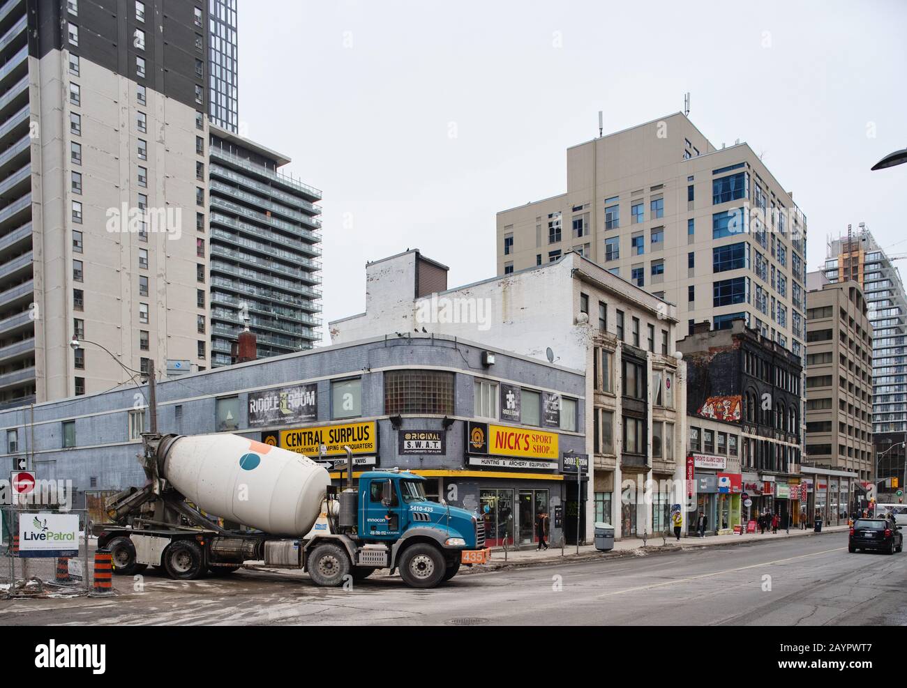 Toronto metro shopping hi-res stock photography and images - Alamy