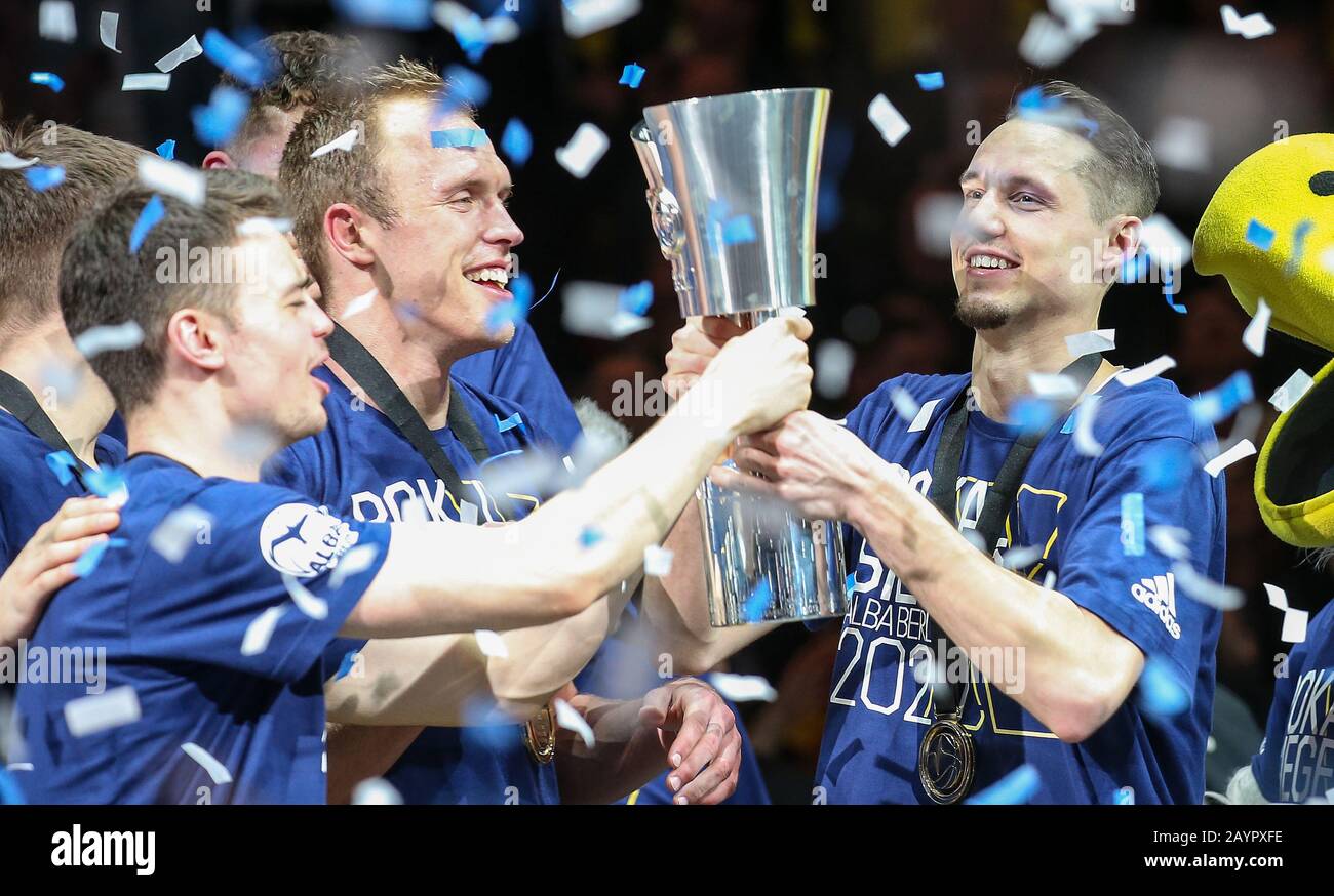 Berlin, Germany. 16th Feb, 2020. Basketball: BBL Cup, Alba Berlin - EWE ...