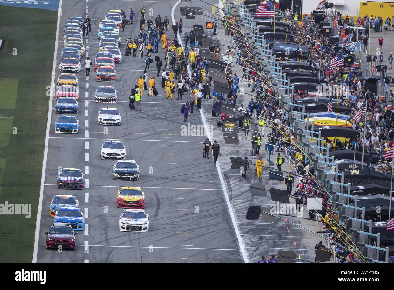 Daytona international speedway is a race track in daytona beach hi-res ...