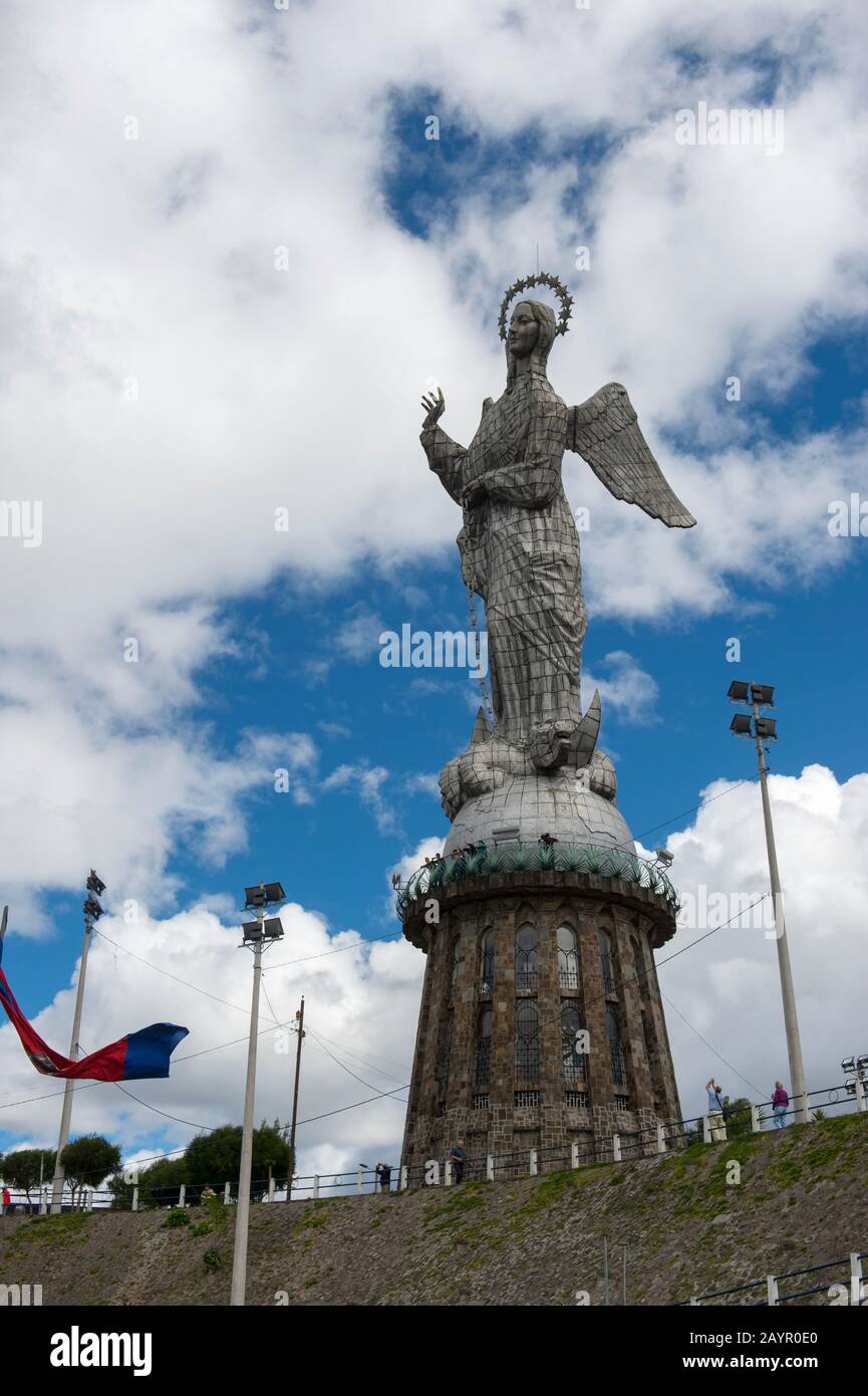 A giant statue of the Virgin of the Americas on Panecillo hill in Quito ...
