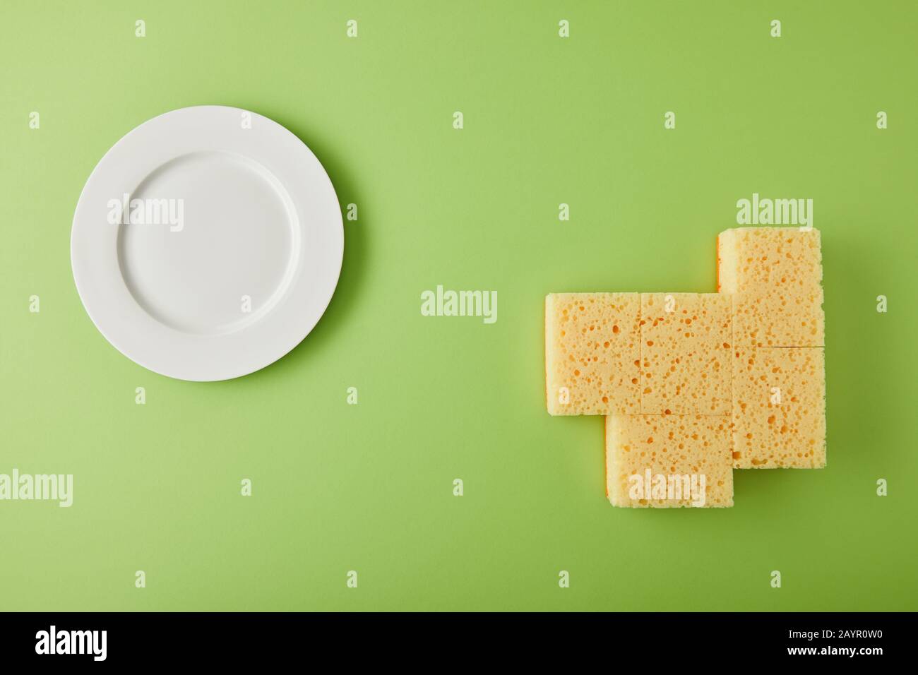 top view of plate and sponges for dish washing on green Stock Photo - Alamy